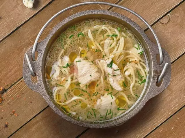 Sopa de xampinyó de bolets amb patates i fideus: com cuinar amb pollastre, a partir de bolets frescos i congelats, calories 2544_2