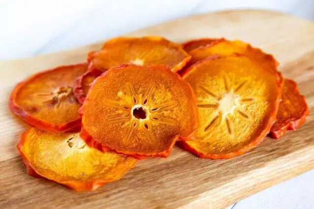 Како да се исушат persimmons дома: цели, електрични фен, дехидратор 2596_3