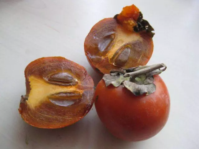 Persimmon Korolek (շոկոլադ). Լուսանկար, սորտի նկարագրություն, ցրտադիմացկունություն, մշակություն, ակնարկներ 2803_7