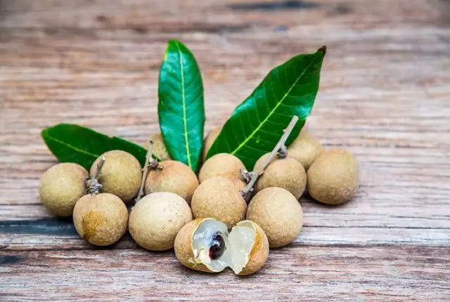 Froita Longan: propiedades útiles e contraindicacións, que sabor, contido calórico 2832_16