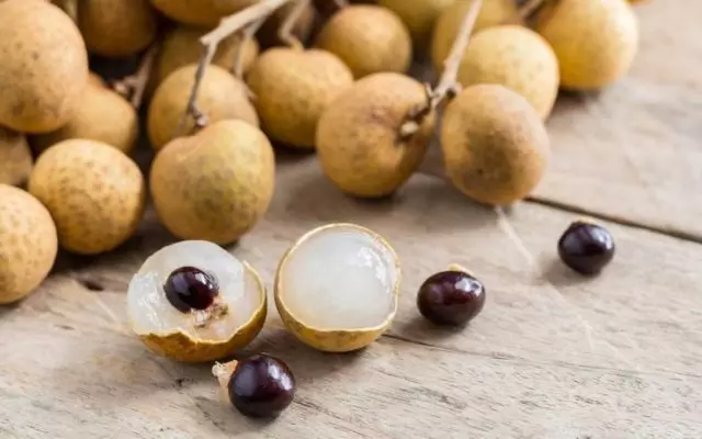 Froita Longan: propiedades útiles e contraindicacións, que sabor, contido calórico 2832_2