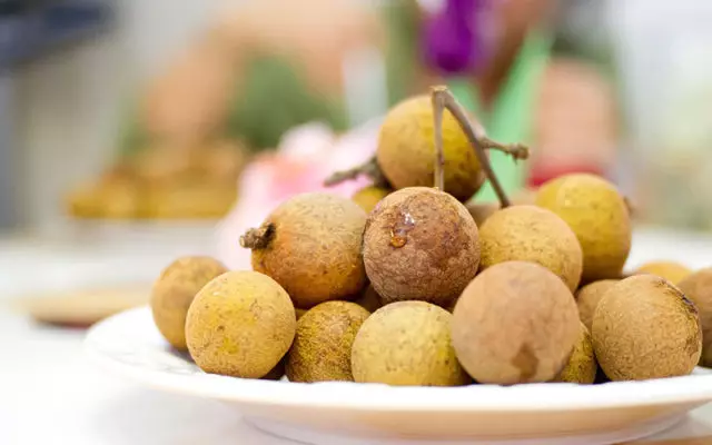 Longan-fruit: nuttige eigenschappen en contra-indicaties, welke smaak, caloriegehalte 2832_9