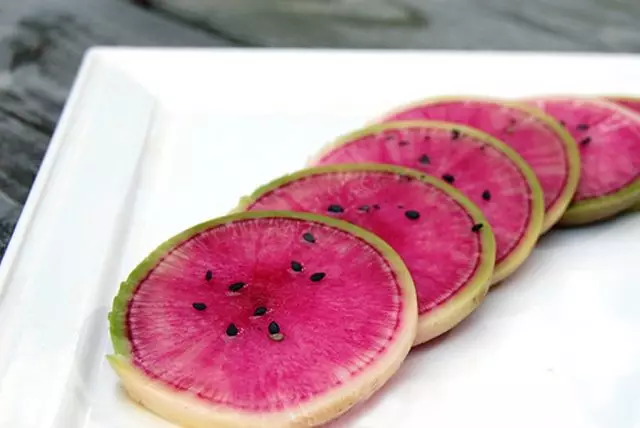 Watermelon radish: cov khoom muaj txiaj ntsig thiab contraindications 3258_12