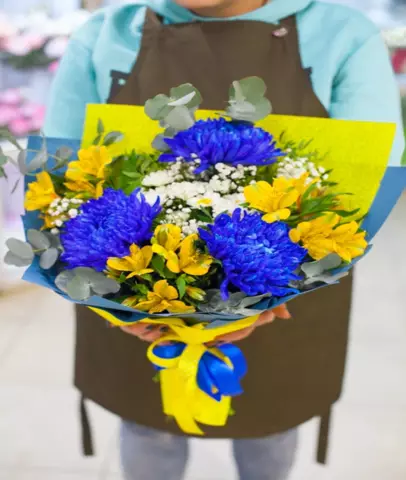 Blue chrysanthemums: pintura o hindi, paano nila ginawan ng asul o asul ang kanilang sariling mga kamay 4077_6