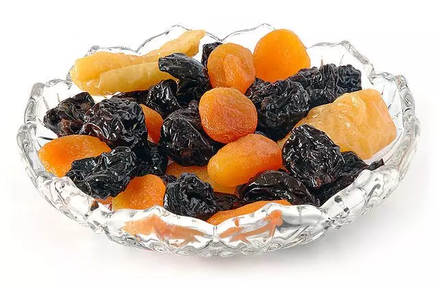 Prunes - ਲਾਭ ਅਤੇ ਸਰੀਰ ਨੂੰ ਨੁਕਸਾਨ: ਕਬਜ਼ ਤੋਂ, ਭਾਰ ਘਟਾਉਣ ਦੇ ਨਾਲ 4201_16