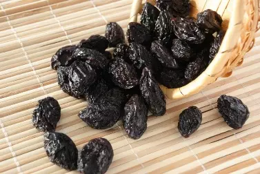 Prunes - ਲਾਭ ਅਤੇ ਸਰੀਰ ਨੂੰ ਨੁਕਸਾਨ: ਕਬਜ਼ ਤੋਂ, ਭਾਰ ਘਟਾਉਣ ਦੇ ਨਾਲ 4201_5