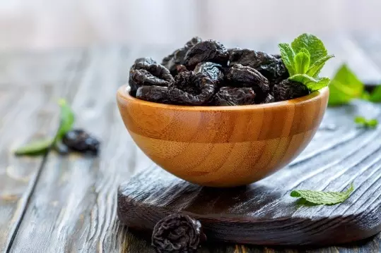 Prunes - awọn anfani ati awọn ipalara si ara: lati àìrígbẹyà, pẹlu pipadanu iwuwo 4201_9