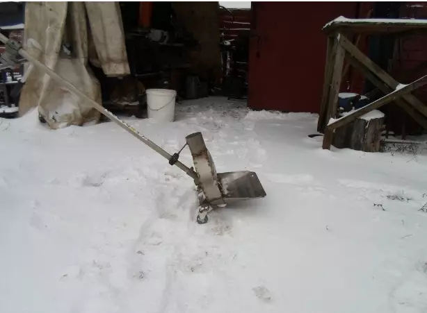 Séidire sneachta DIY ó trimmer