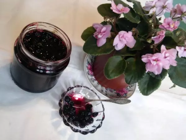 Chokeberry jam: recipes with nuts, five minutes, with plums, with cinnamon 4452_3