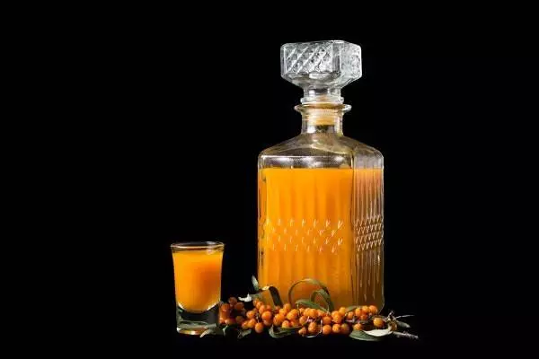 Tincture nke osisi buckthorn: vodka, mmanya, ọnwa 4458_2