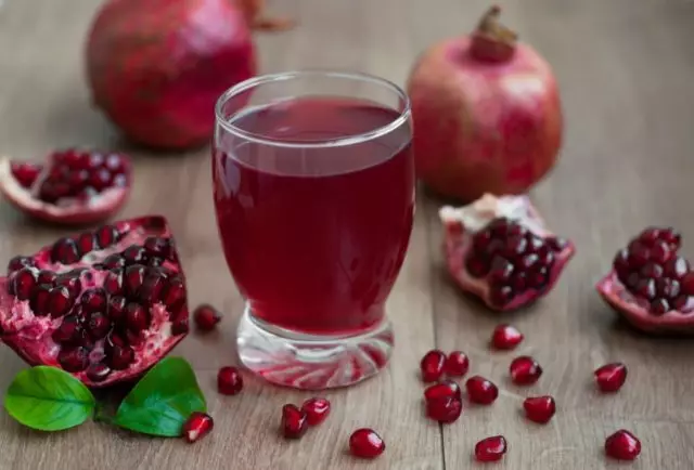 Ọti oyinbo pomegranate ti ile: awọn ilana 4464_2