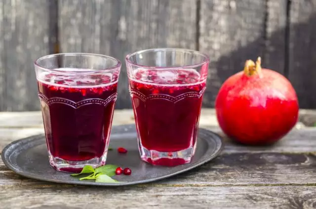 Ọti oyinbo pomegranate ti ile: awọn ilana 4464_3