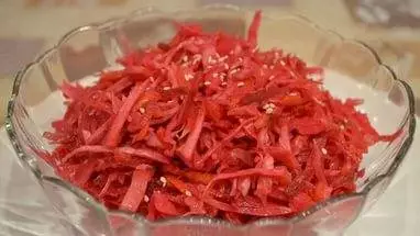 Pickled cabbage nrog beets thiab qej 4492_5