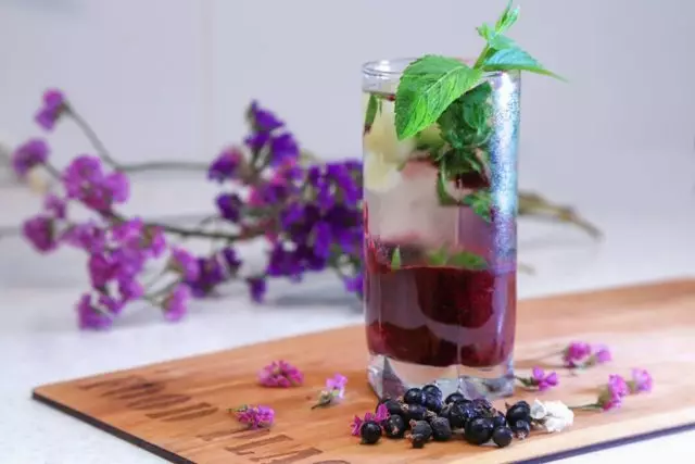 Blackcurrant fruit drink: benefits and harms, how to cook, recipes 4528_21