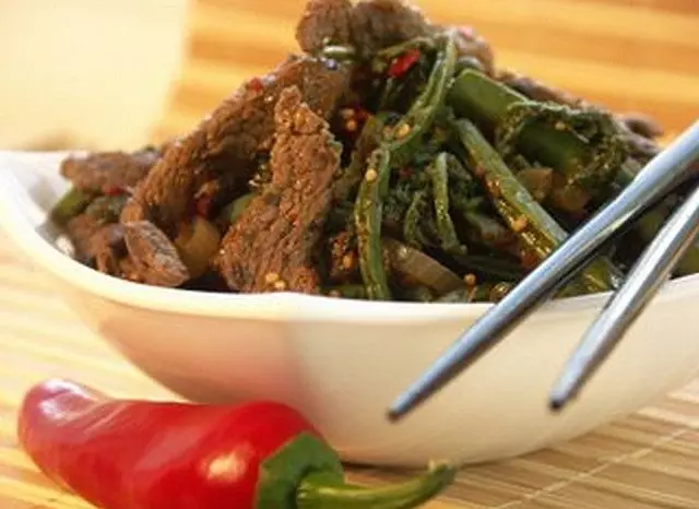 Pickled fern: bii o ṣe le pọn, bawo ni lati ṣe ṣe ounjẹ fun igba otutu 4547_10