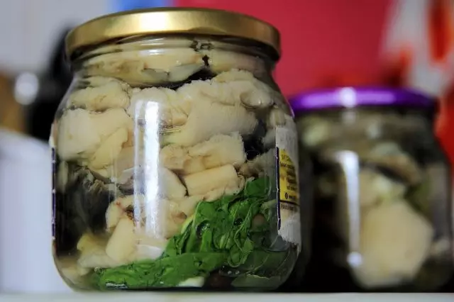 Pickled russula maka oge oyi: Ntụziaka dị mfe n'ụlọ 4611_2