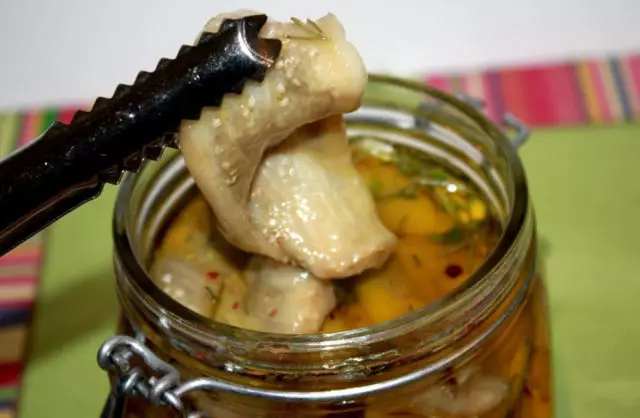 Berenjenas para el invierno con albahaca y ajo: con y sin tomate, como setas, en escabeche, fritas 4618_6