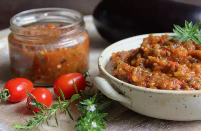 Berenjenas para el invierno con albahaca y ajo: con y sin tomate, como setas, en escabeche, fritas 4618_9