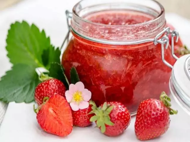 Strawberry jam sa isang mabagal na kusinilya 4623_3