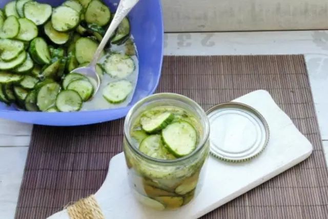 Concombres tranchés pour l'hiver à la moutarde sèche (poudre de moutarde): tranches, tranches, salades en conserve, les meilleures recettes avec photos 4685_7