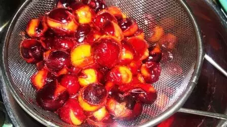 Tkemali saka plum ceri abang: resep kanggo musim salju 4958_11