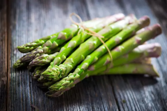 Asparagus: लाभ र हानि, यो के हो, आवेदन, पोषण मूल्य 5285_3