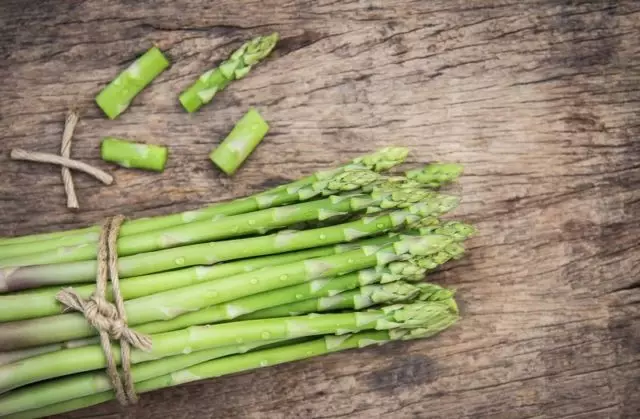 Asparagus: inyungu n'ibibi, icyo igizwe, gushyira mubikorwa, agaciro k'imirire 5285_9