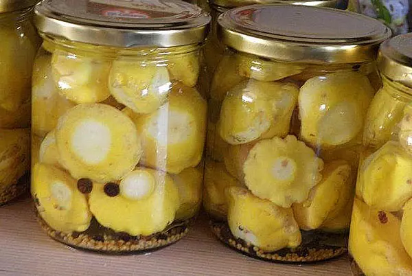 Pickled squash rau lub caij ntuj no "yaim koj cov ntiv tes": cov zaub mov hauv lub rhawv zeb, yam tsis muaj kev ua kom tsis huv, nkig, hauv daim