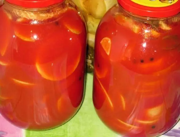 Zucchini di ava tomato de ji bo zivistanê: rêgezên ka meriv çawa çêdike 560_1