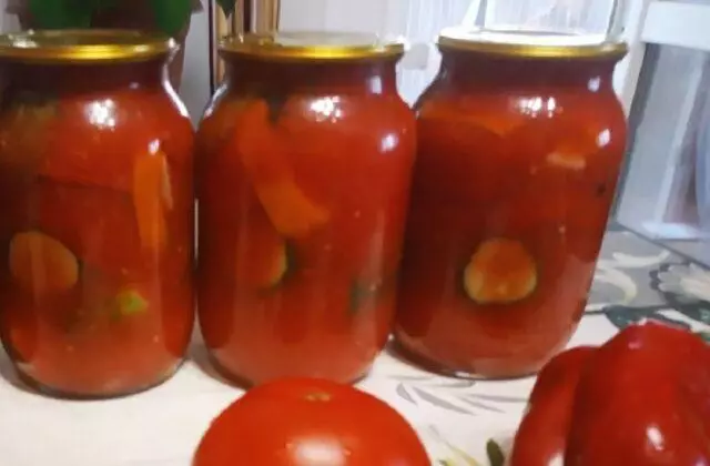 Zucchini di ava tomato de ji bo zivistanê: rêgezên ka meriv çawa çêdike 560_2