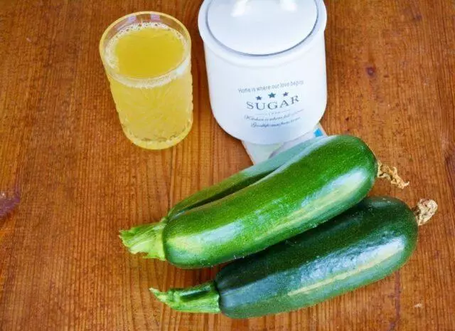 Courgettes au jus d'ananas pour l'hiver: recettes 590_1