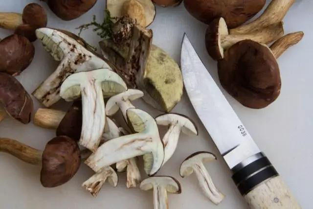 How to peel and wash porcini mushrooms: before frying, boiling, freezing 6010_10