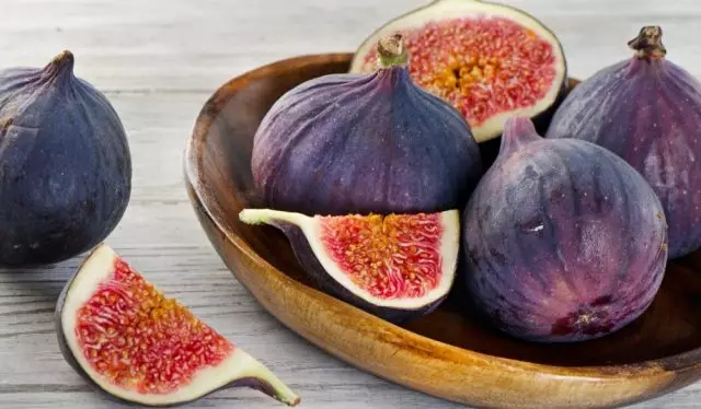 Figs: foardielen en skea oan it lichem, kalorie -ynhâld, kontraindiken 6371_3