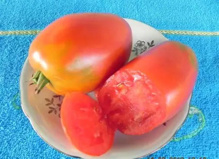 Troika Tomato Siberia: toetra sy famaritana ny karazany 646_6