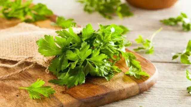 Parsley: inavyoonekana, mmea wa kila mwaka au wa kudumu, mboga au la, aina, aina, picha 6618_1