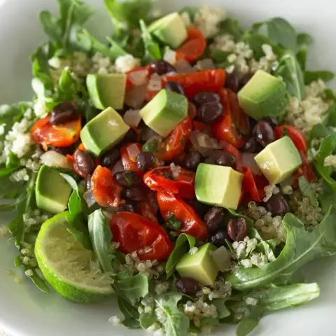 Salad Quinoa dan Alpukat: Resep Klasik, Tomat, Udang 7137_3