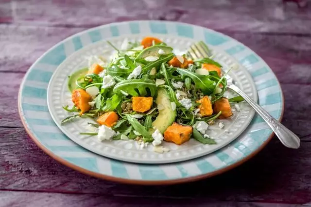 Quinoa- ja avokado -salaatti: klassinen resepti, tomaatti, katkarapu 7137_6