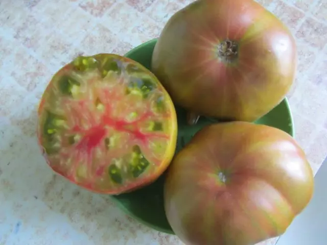 Tomato Black pineapple: reviews, description, photo, yield, characteristics, video 7766_2