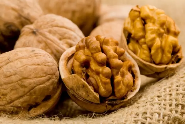 Walnuts during pregnancy: benefits and harms, as much as possible in the early and late stages 7827_4