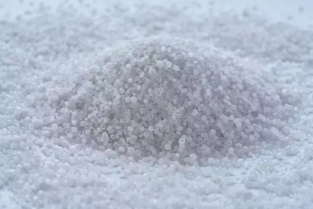 Ammonium nitrate: kopo ea lipalesa, fragole, mofoka, hore na o ka etsa joang mobung 8069_7