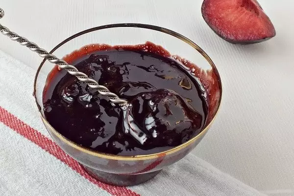 Prune jam para sa taglamig: pitted, pitted, limang minutong resipe, sa tsokolate, na may mga walnuts 9210_11