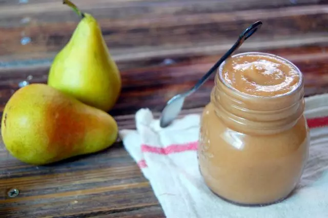 Purée de poires pour l'hiver: recettes à la maison pour les enfants, avec des pommes, sans sucre, dans une mijoteuse 9238_5