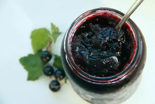 Blackcurrant jelly: how to cook, recipes for the winter 9275_1