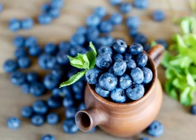 Blueberries fil-meraq tagħhom stess: kif issajjar biz-zokkor u mingħajru, riċetti għax-xitwa 9291_2