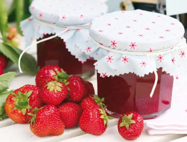 Jam strawberry: sareng mint sareng lemon, basil, resep kanggo usum salju, lima menit, ulasan 9306_3