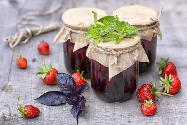 Jam strawberry: sareng mint sareng lemon, basil, resep kanggo usum salju, lima menit, ulasan 9306_6