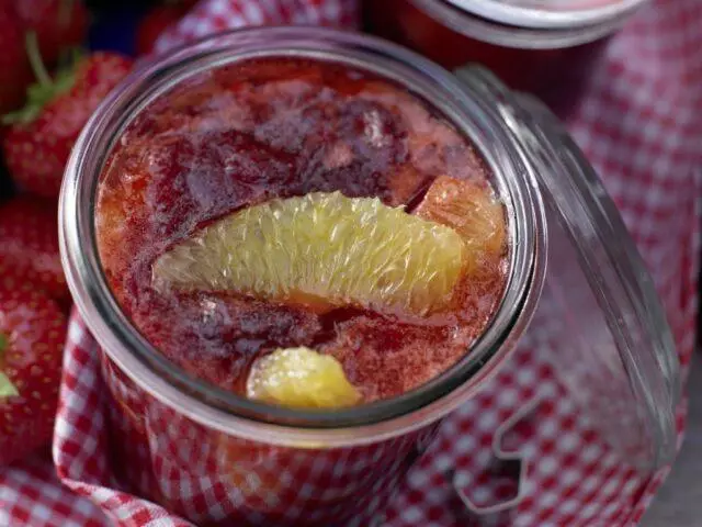 Strawberry jam mei banaan: resepten foar de winter mei sitroen, kiwi, fiif minuten stap foar stapke koken, resinsjes 9325_3