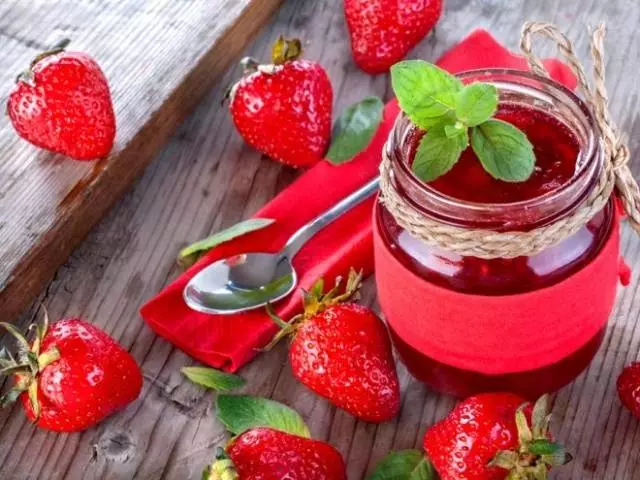 Jam strawberry kandel pikeun usum salju: resep + poto 9344_10