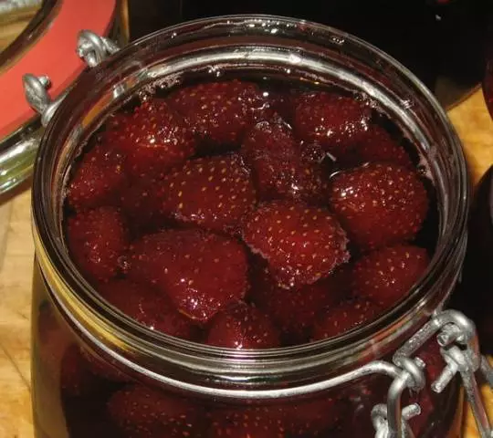 Marmellata di fragole densa per l'inverno: ricetta + foto 9344_4