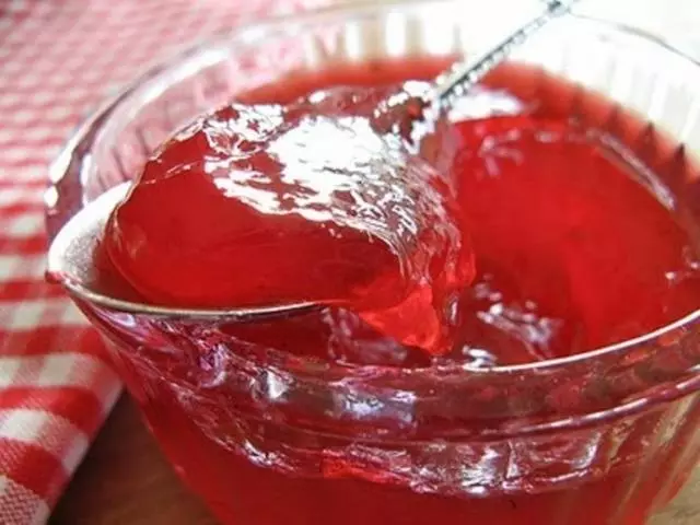 Strawberry jam nrog gelatin